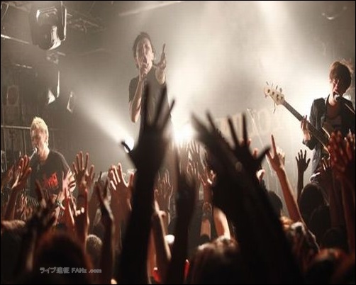 SiMシムのライブで遠征する時の持ち物リストと服装の例にマナー | ライブ遠征 FANz